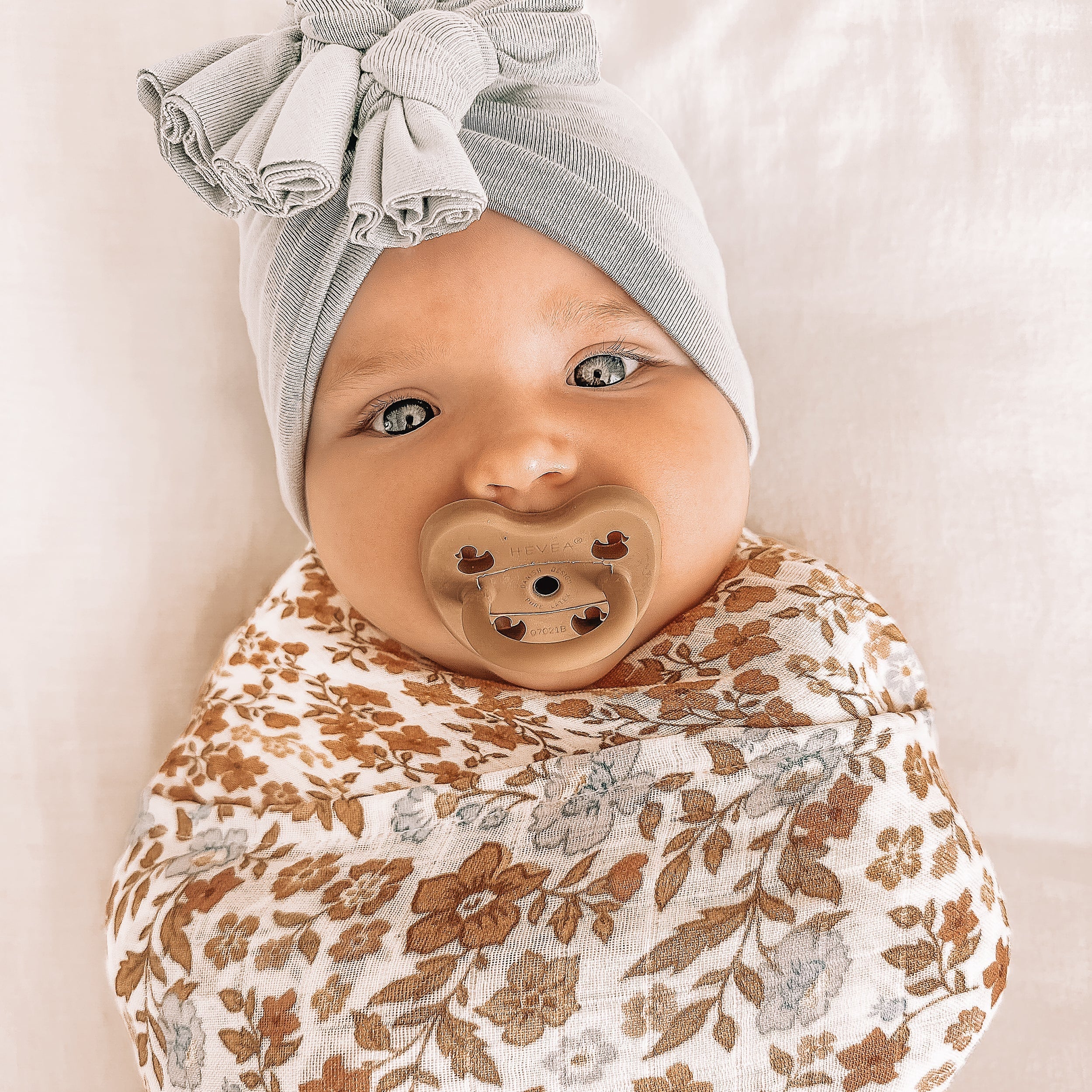 Broderie Organic Muslin Wrap Swaddle– Fox & Fallow